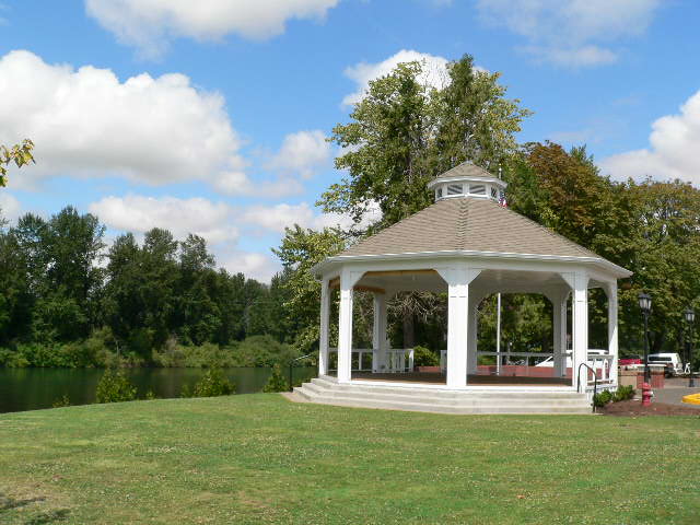 Harrisburg, Oregon: The Willamette river rolls quietly by as it has ...